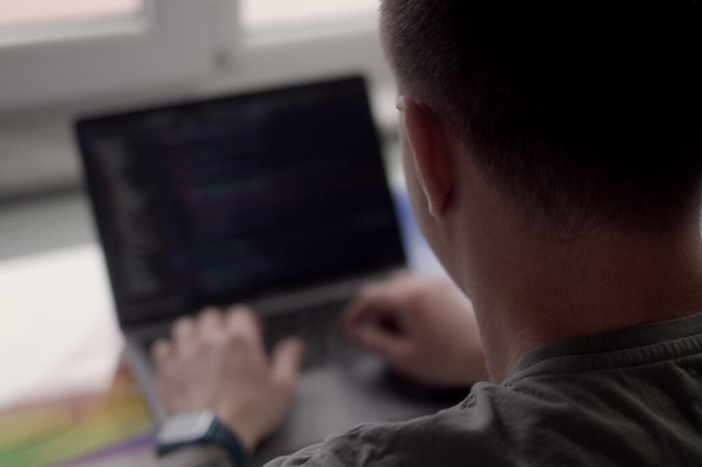 Preventing eye strain with the 20 20 20 rule | Praxis42